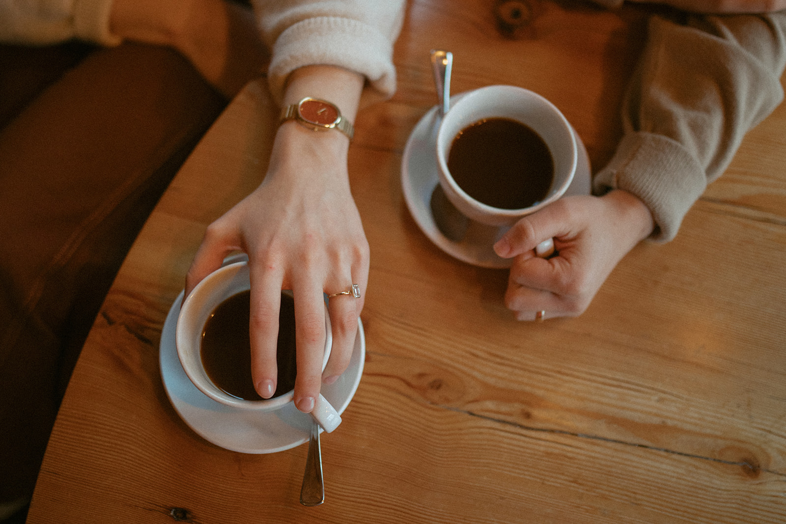 A Cozy Philly Coffee Shop Engagement | Dani & Syd | karamccurdy.com